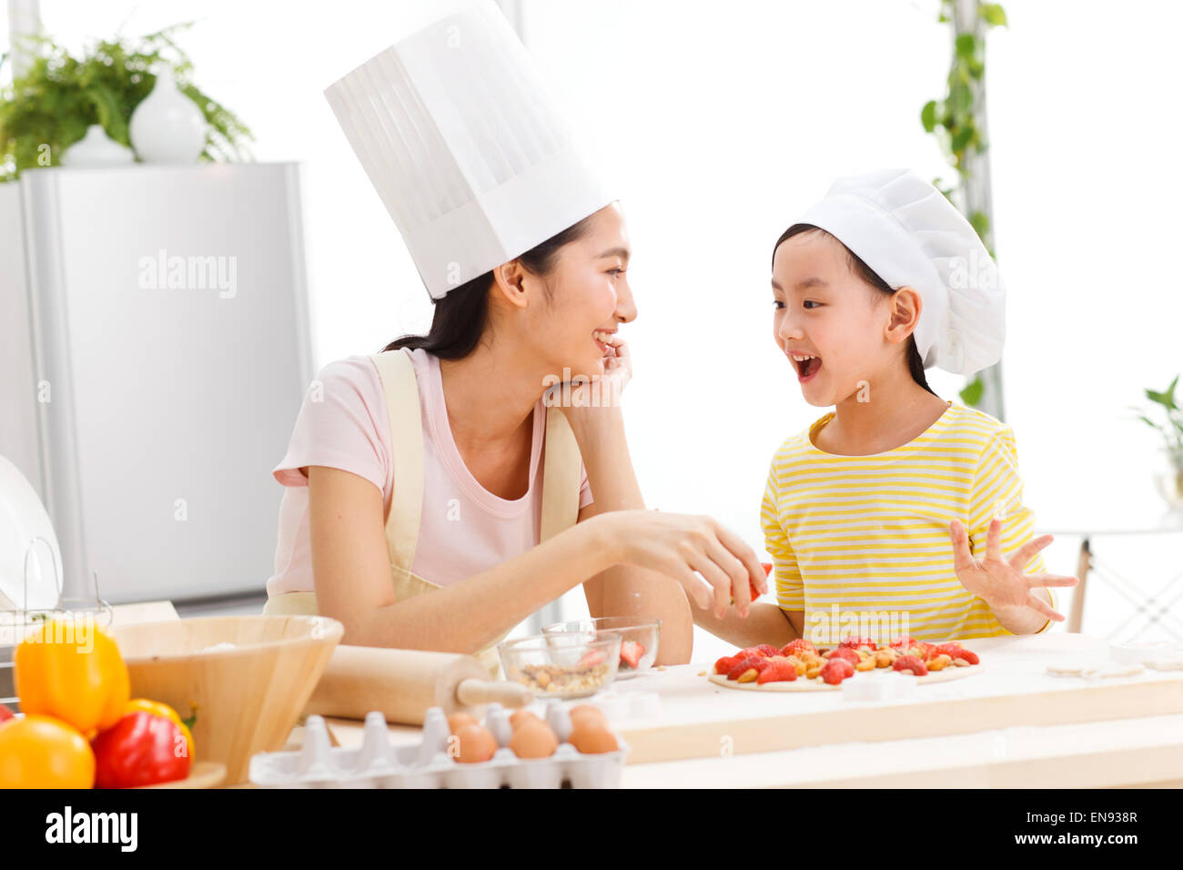 Two chefs pie hi-res stock photography and images - Alamy