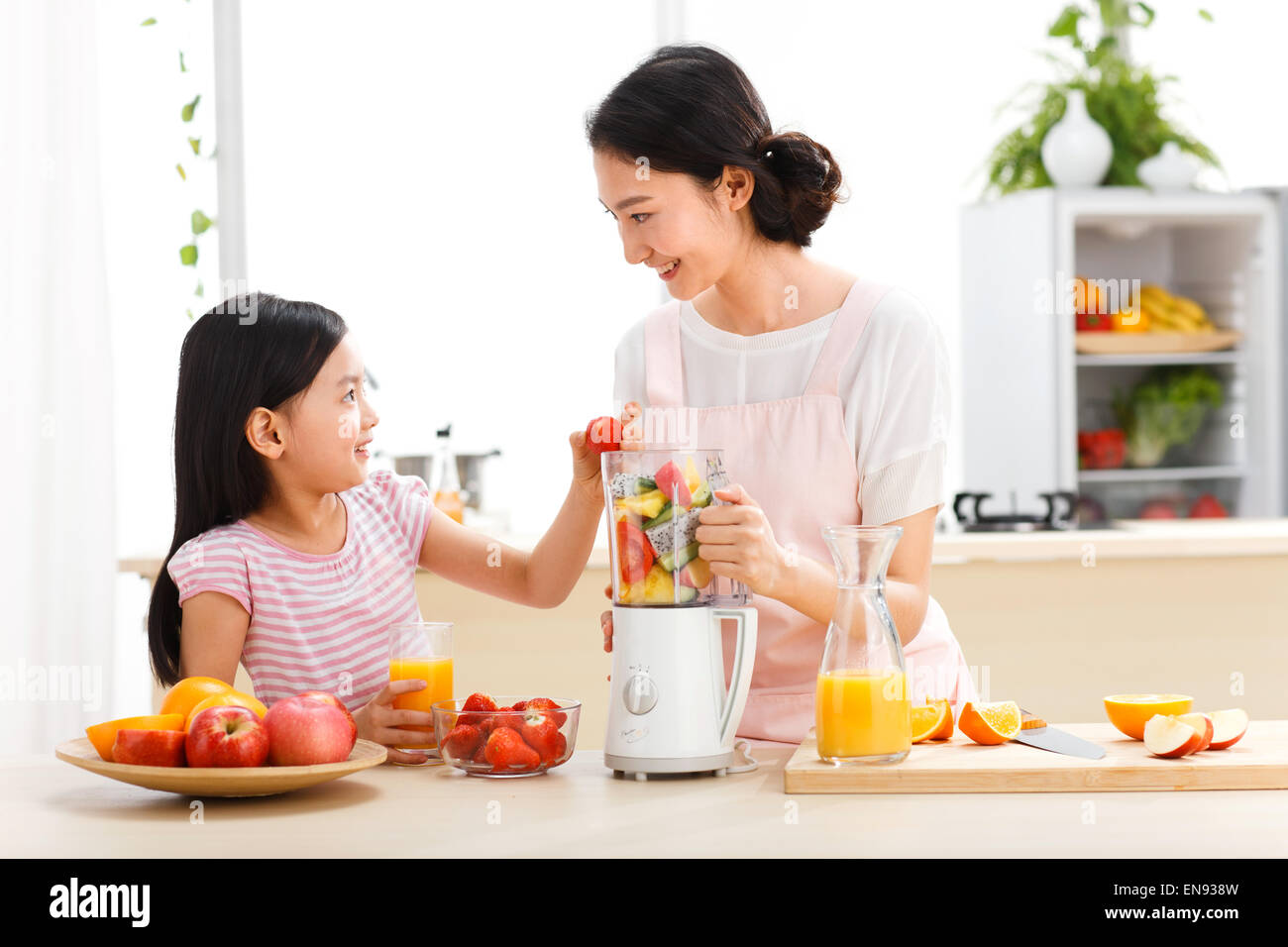 Daughter and mother in kitchen Stock Photo - Alamy