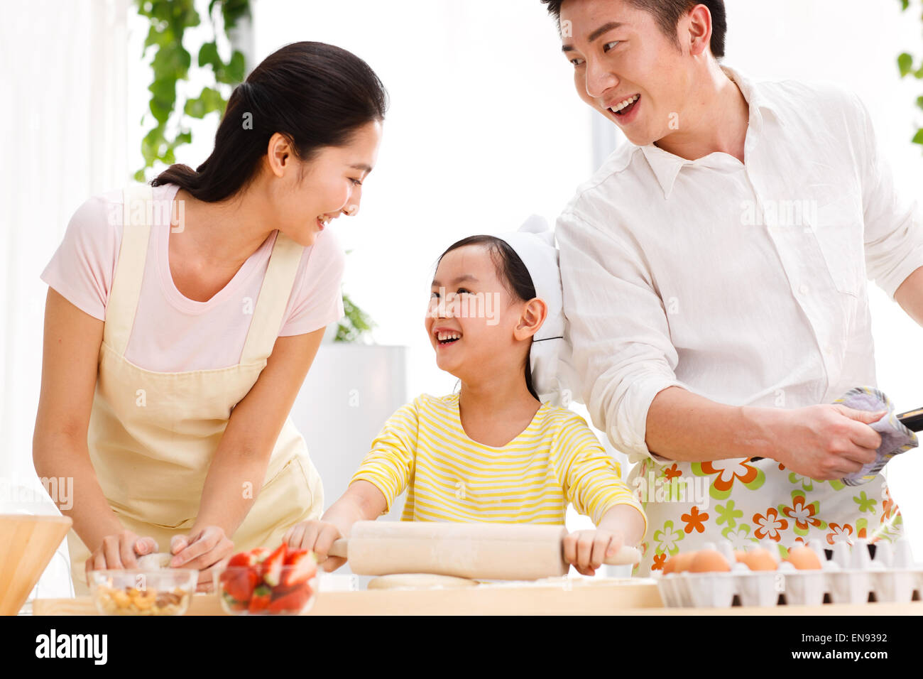 Family preparing food Stock Photo - Alamy