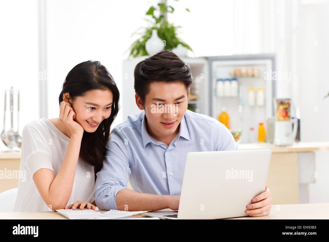 Two men couple shopping laptop hi-res stock photography and images - Alamy