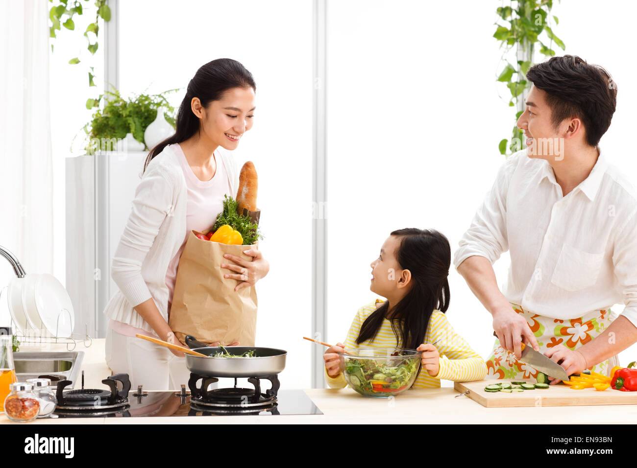 Family in kitchen Stock Photo - Alamy