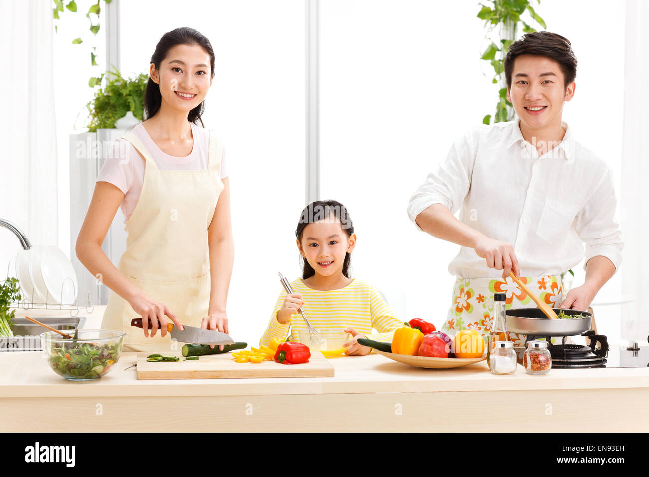 Family in kitchen Stock Photo - Alamy