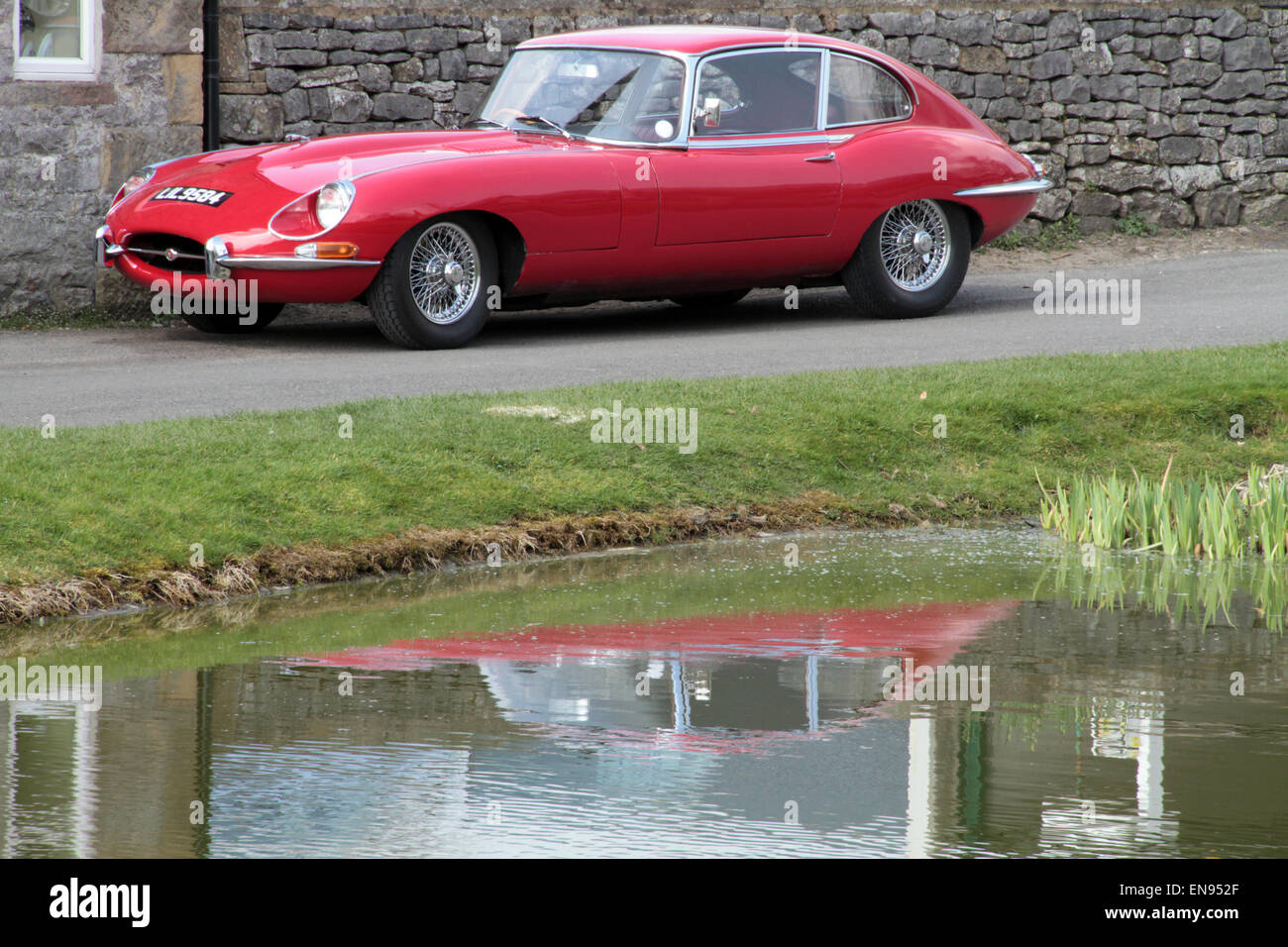 Red jaguar e type hi-res stock photography and images - Alamy