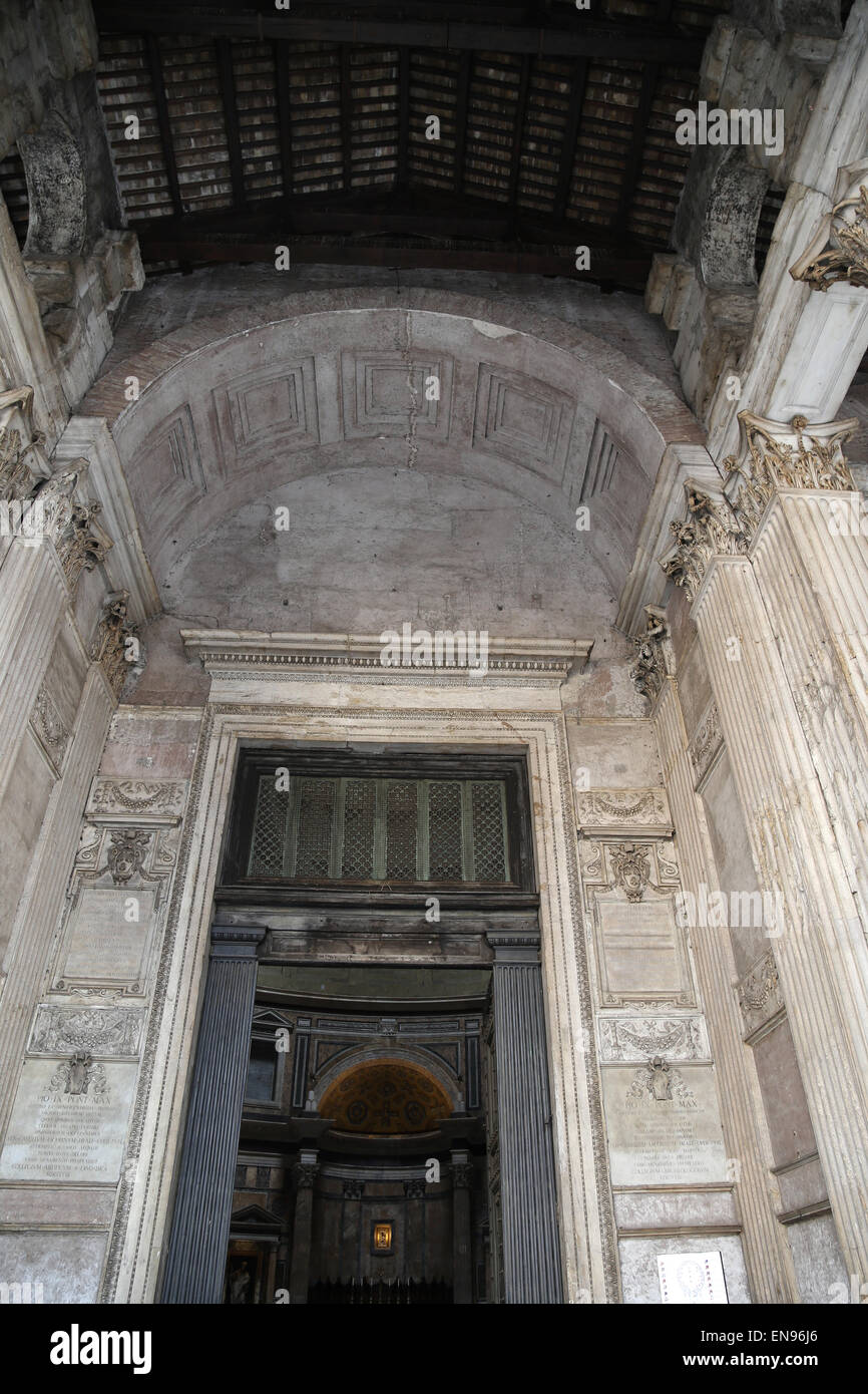 Portico temple hi-res stock photography and images - Alamy