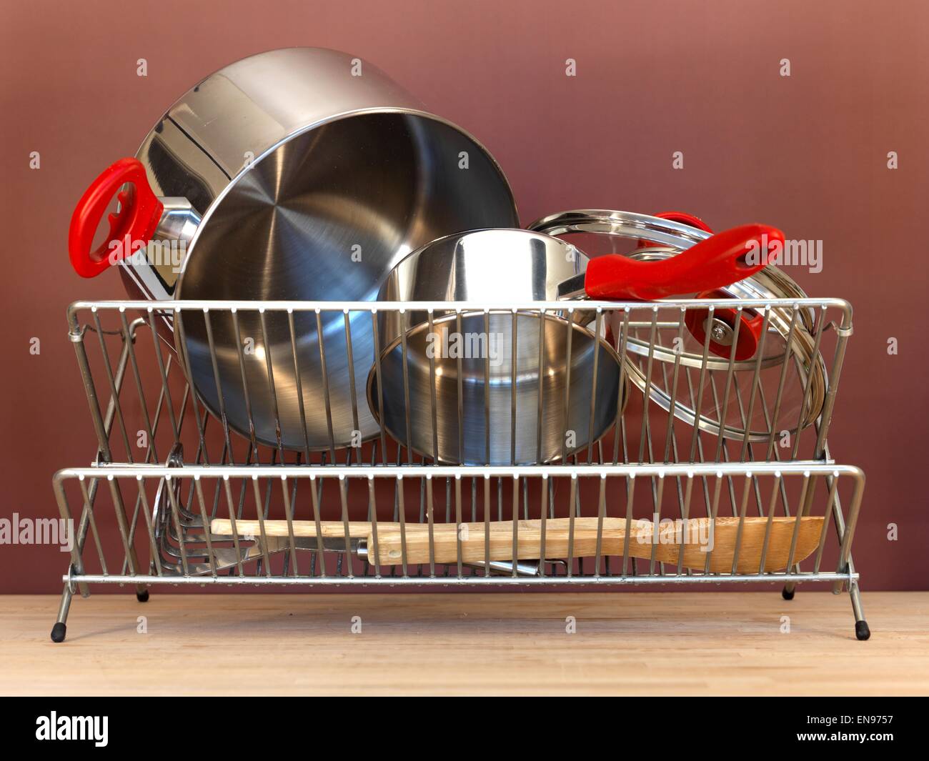 A close up shot of a dish rack Stock Photo - Alamy