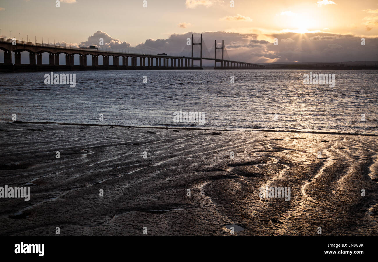 Sunset over the M4 Severn Road Bridge, spanning the Severn Estuary ...
