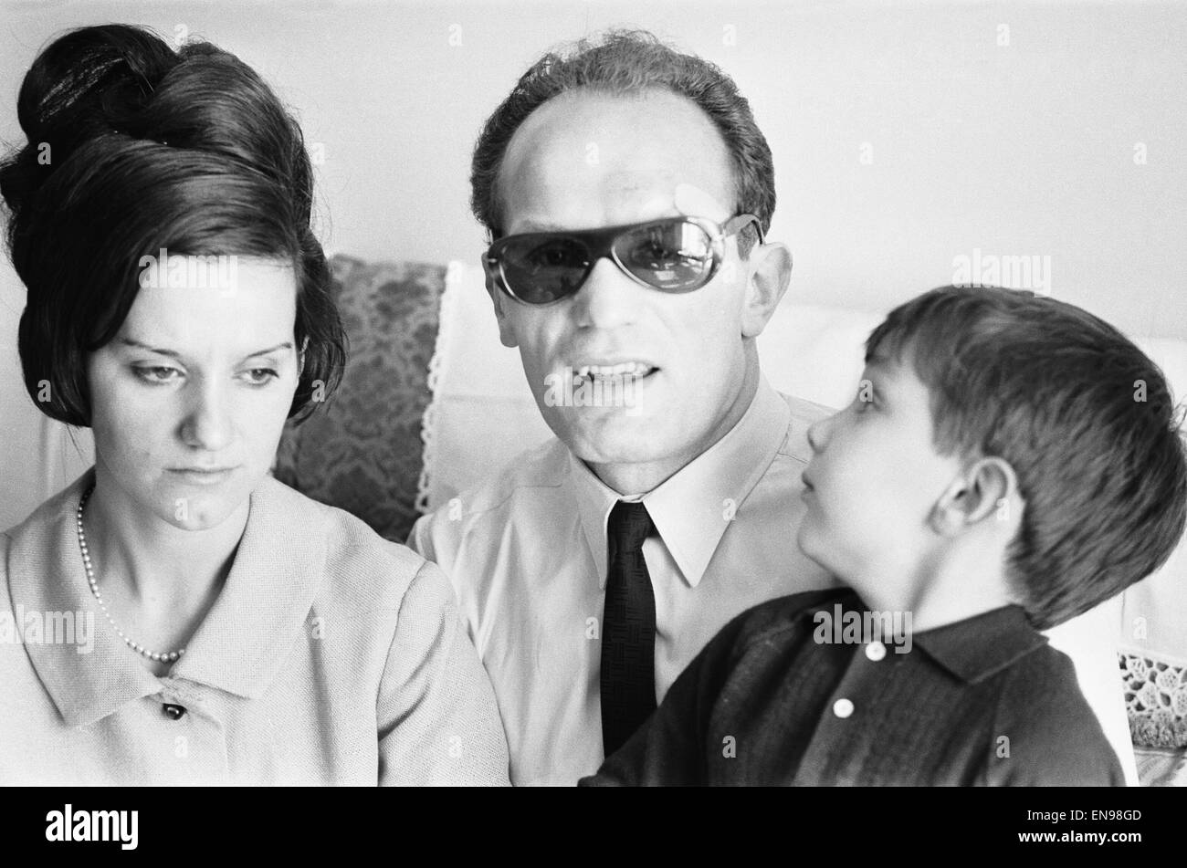 Henry cooper and family Black and White Stock Photos & Images - Alamy