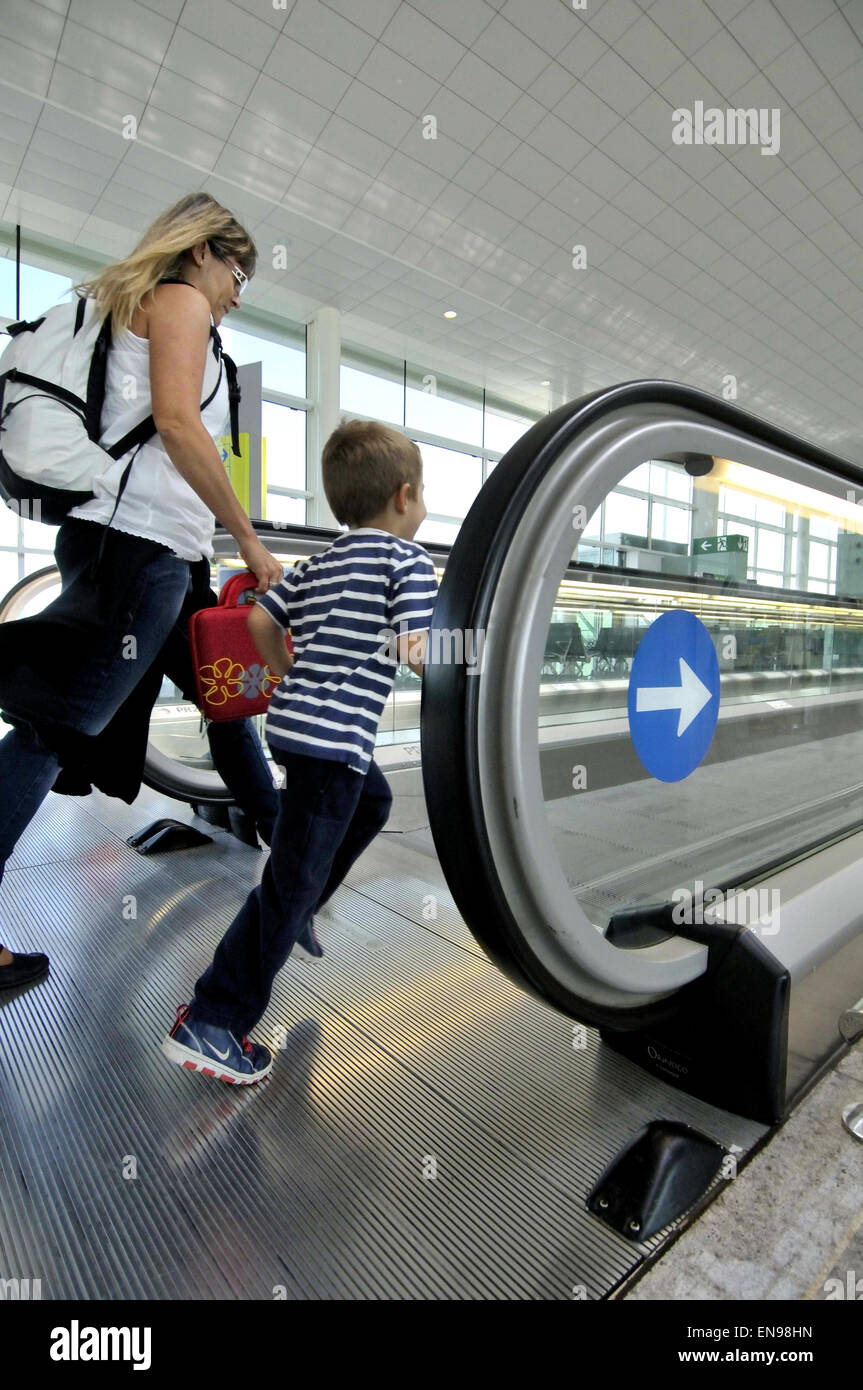 Conveyor belt. Terminal T1 by Ricardo Bofill, 2009. El Prat Airport ...