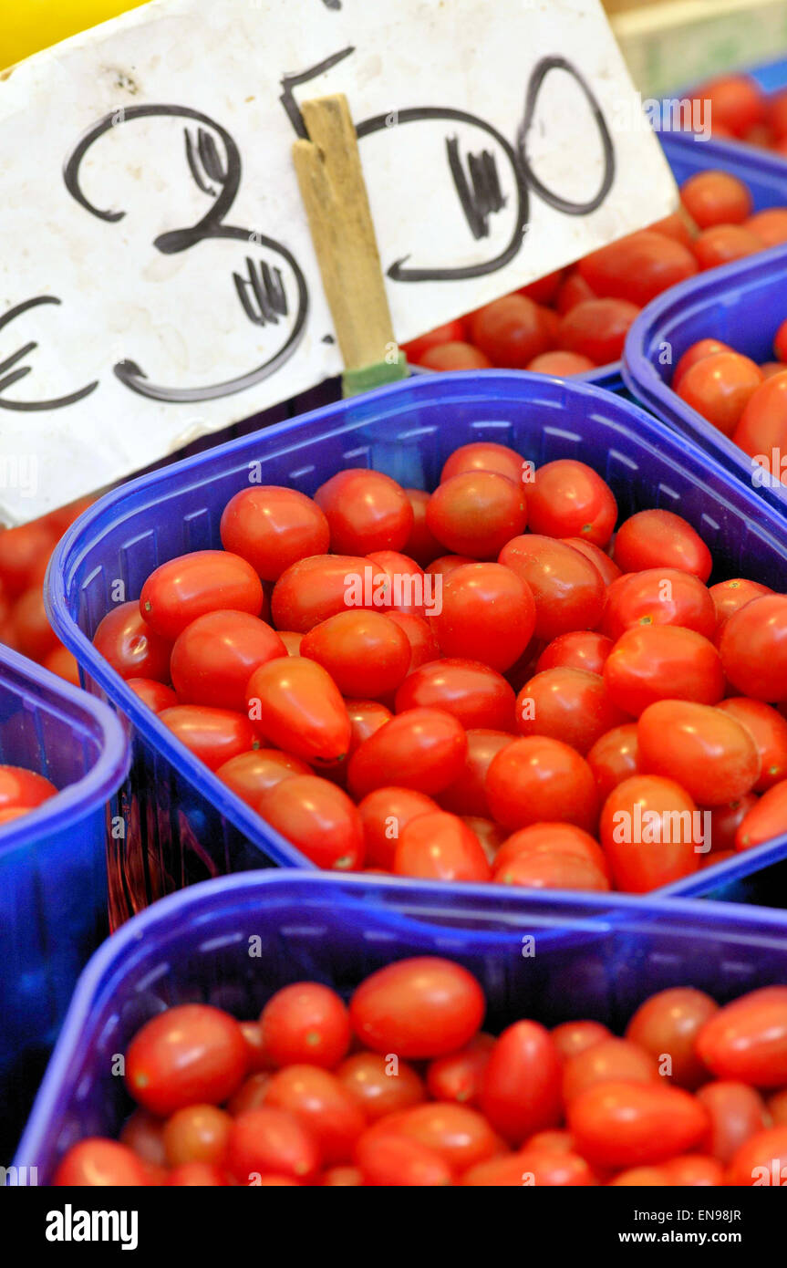 Tomatoess hi-res stock photography and images - Alamy