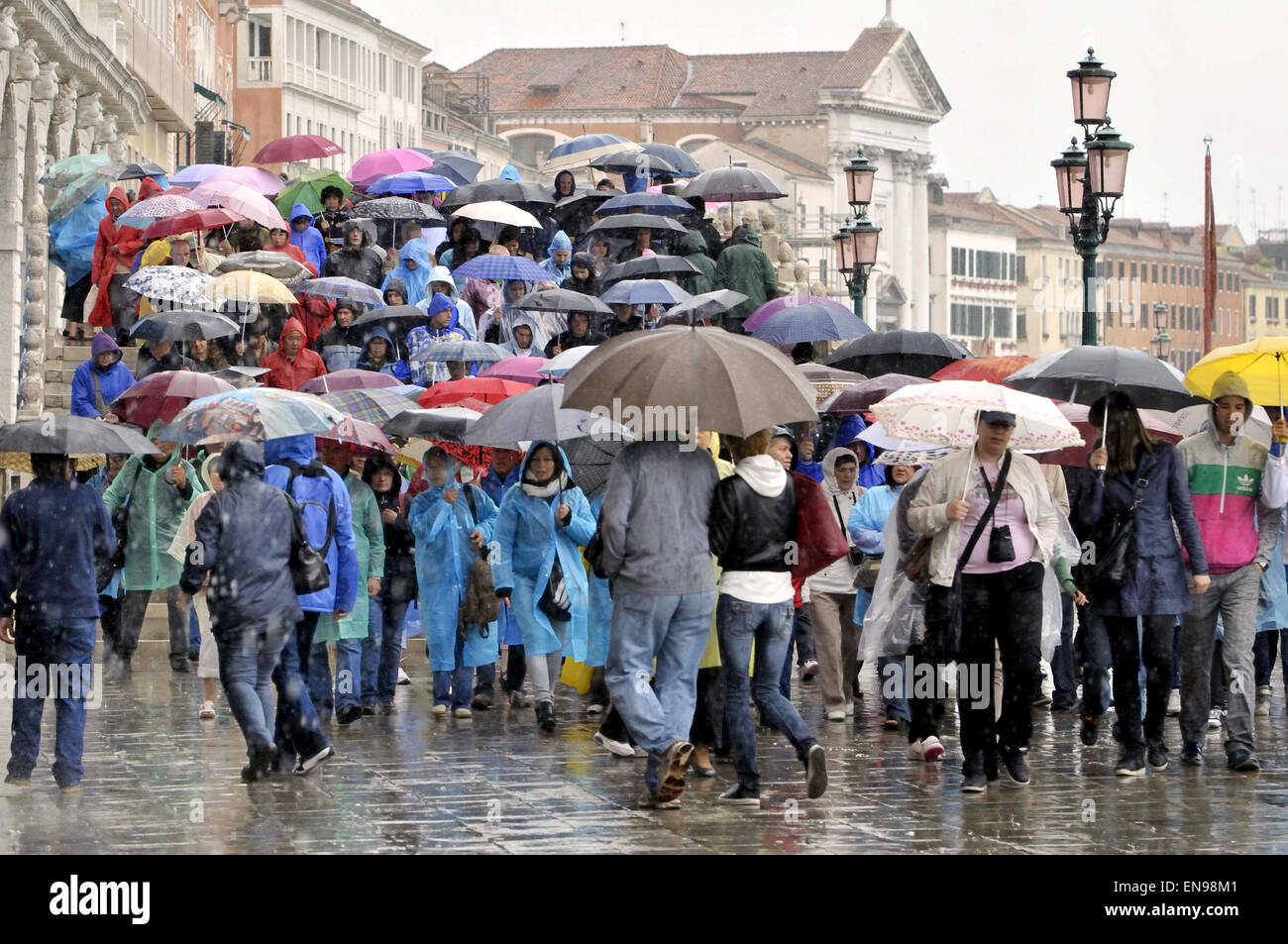 Umbrellas venice hi-res stock photography and images - Alamy