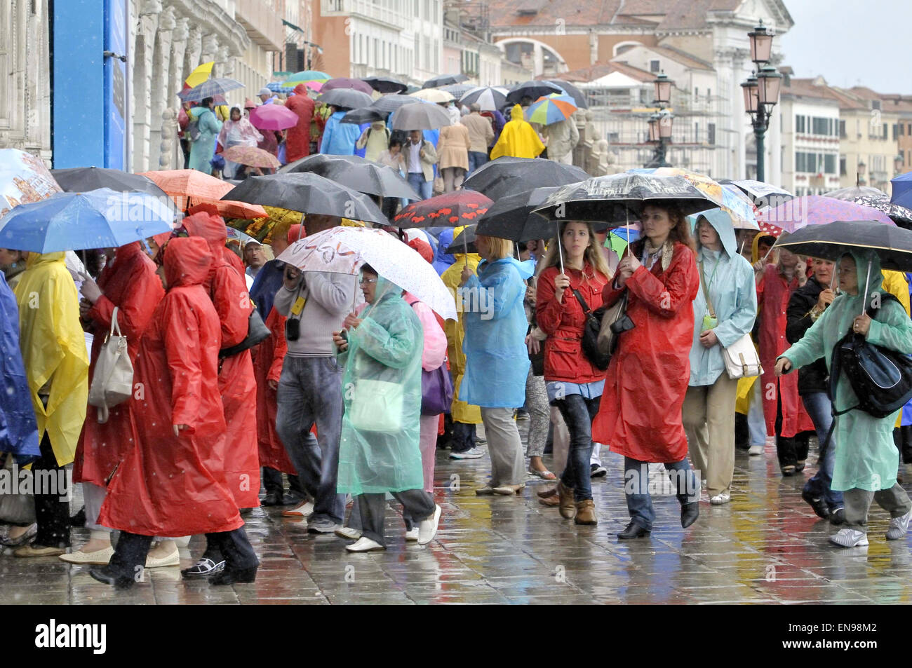 Umbrellas venice hi-res stock photography and images - Alamy