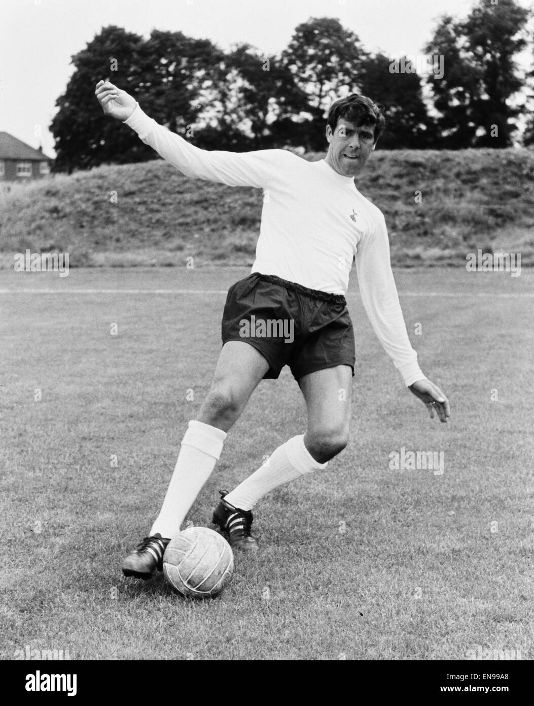Tottenham hotspur 1968 hi-res stock photography and images - Alamy
