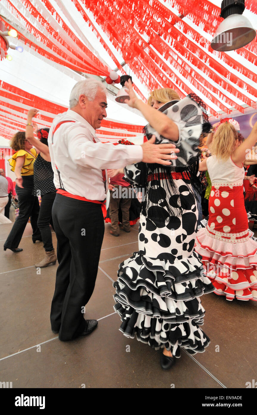 Couple dancing flamenco. Barcelona. Catalonia, Spain Stock Photo - Alamy