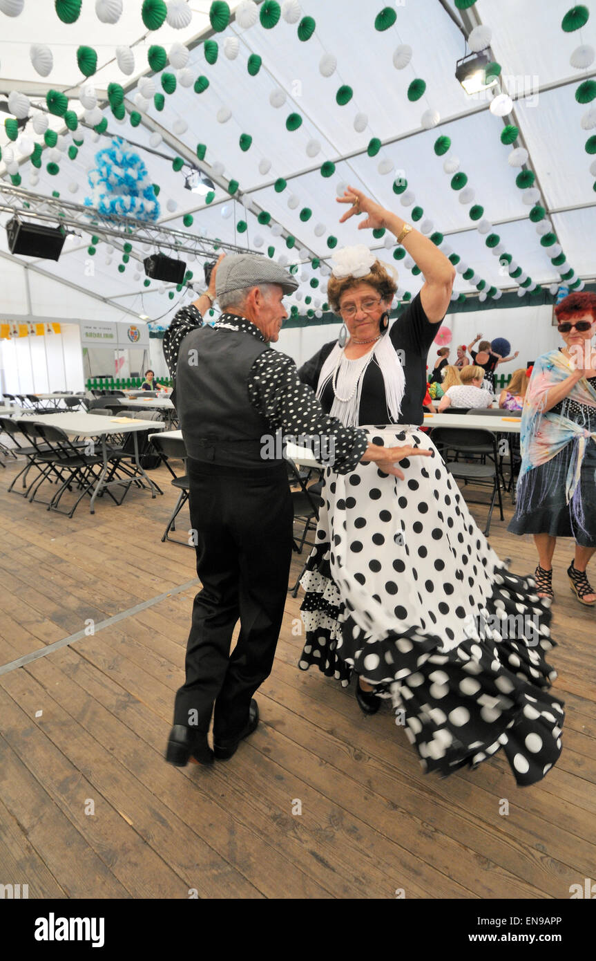 Couple dancing flamenco. Barcelona. Catalonia, Spain Stock Photo - Alamy