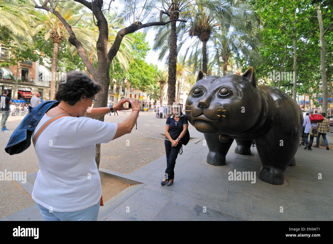 The Cat sculpture by Fernando Botero, Rambla del Raval. Ciutat vella ...