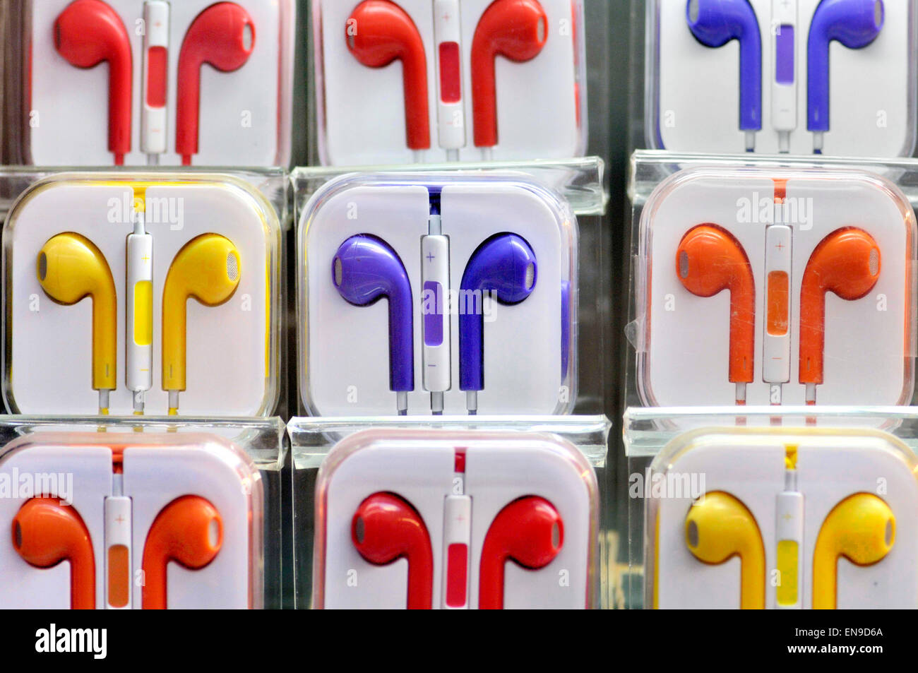 Headphones earbuds hi-res stock photography and images - Alamy