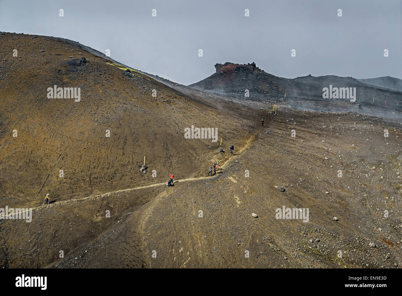 People hiking mountains hi-res stock photography and images - Alamy