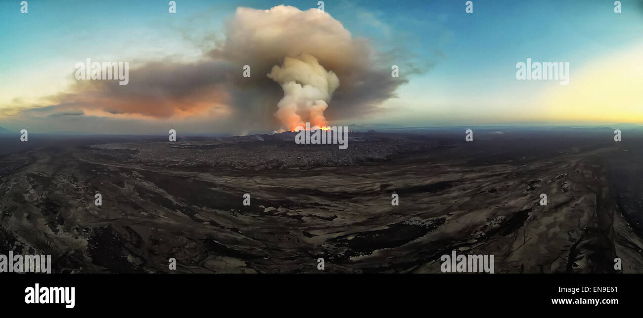 Smoking volcano, ash and lava. Holuhruan Fissure Bardarbunga Volcano ...