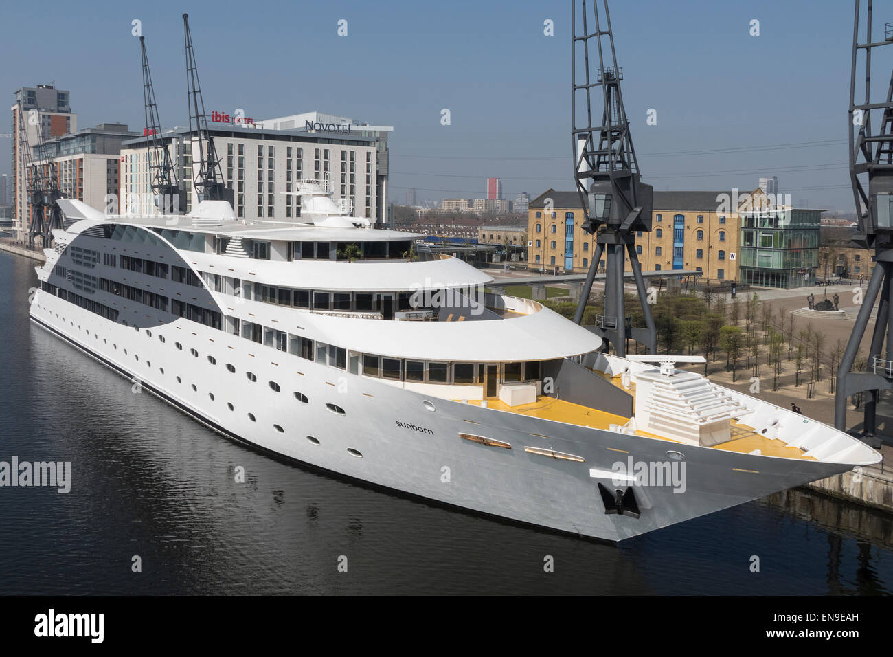 England, London, Victoria dock, Sunborn floating hotel Stock Photo - Alamy