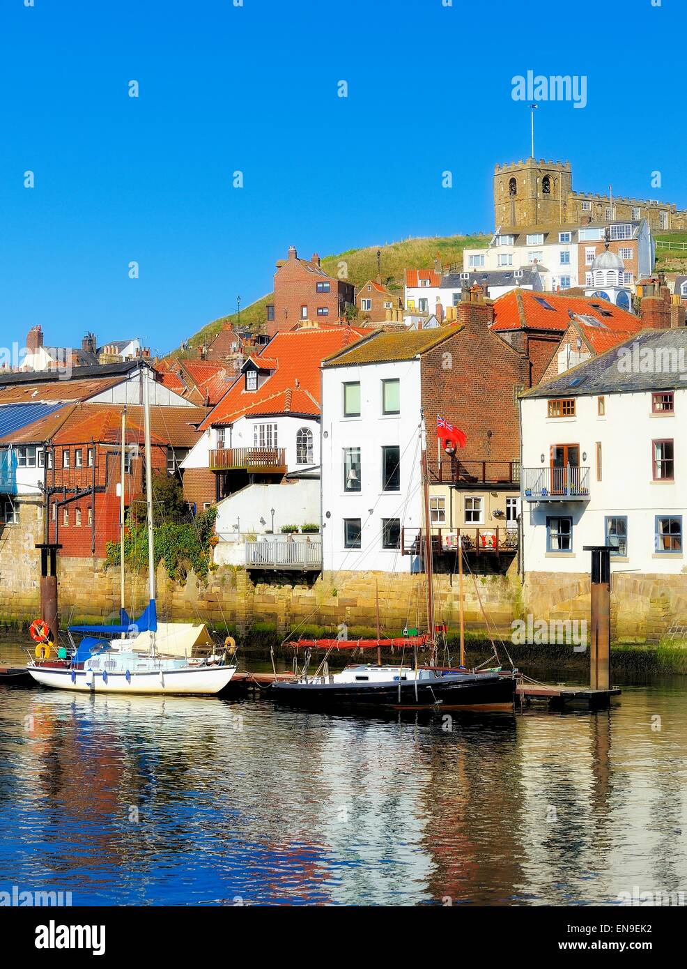 Whitby houses hi-res stock photography and images - Alamy