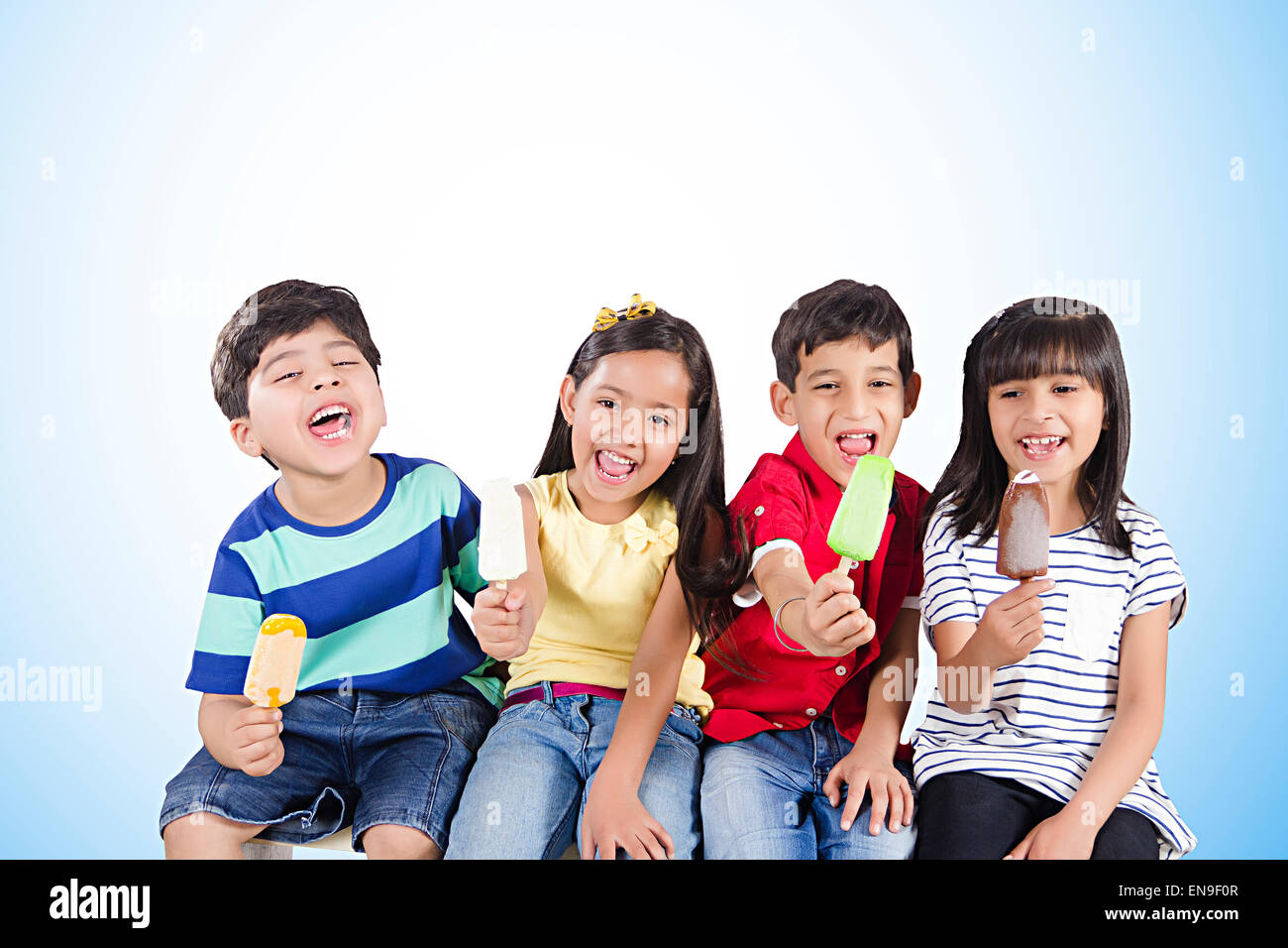 4 indian kids friends greed Ice Cream Stock Photo - Alamy