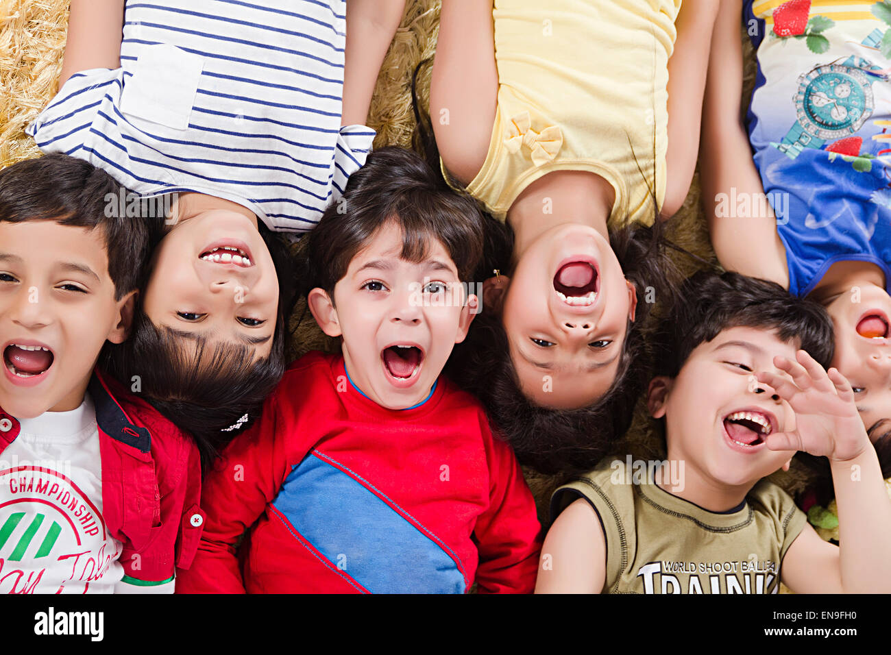 Crowd girls screaming hi-res stock photography and images - Alamy