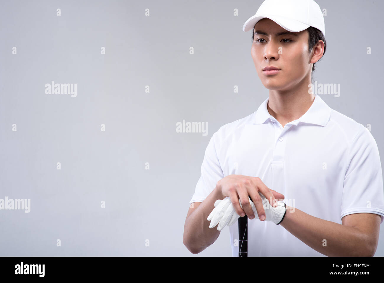 Young man playing golf Stock Photo - Alamy