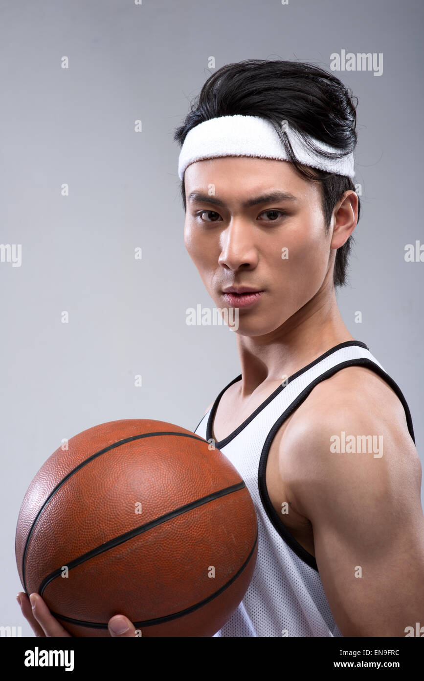 Young man playing basketball Stock Photo - Alamy