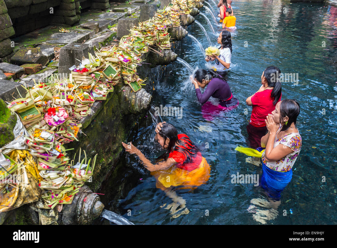 Hinduism bali female praying hi-res stock photography and images - Alamy