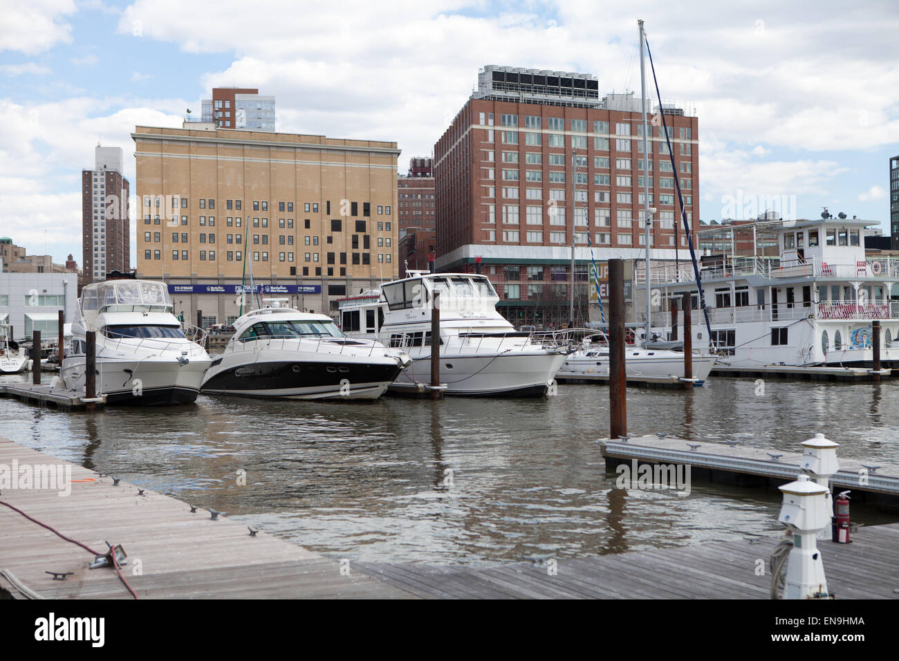 Chelsea piers pier hi-res stock photography and images - Alamy