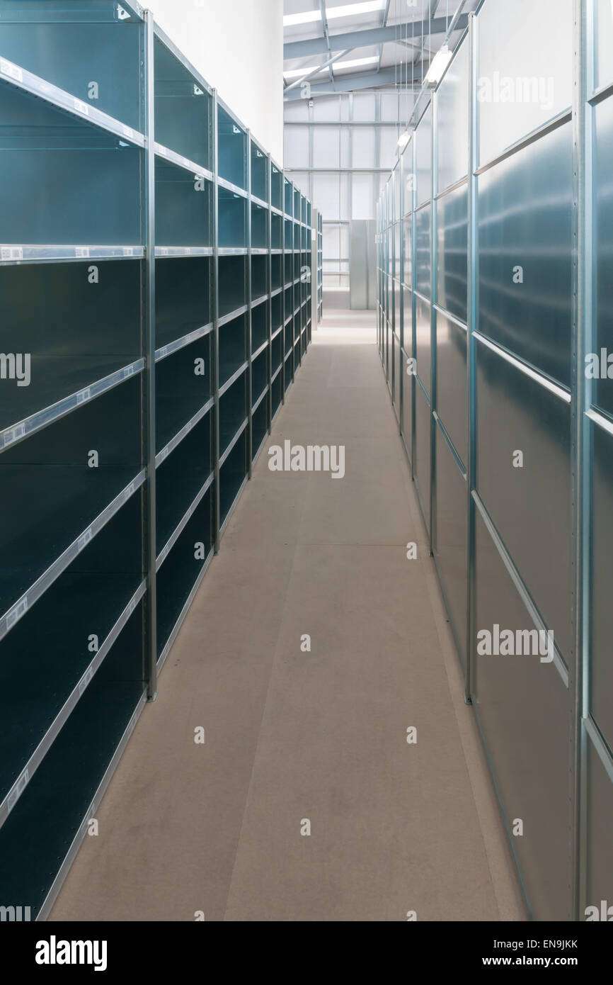 Empty warehouse racks hi-res stock photography and images - Alamy