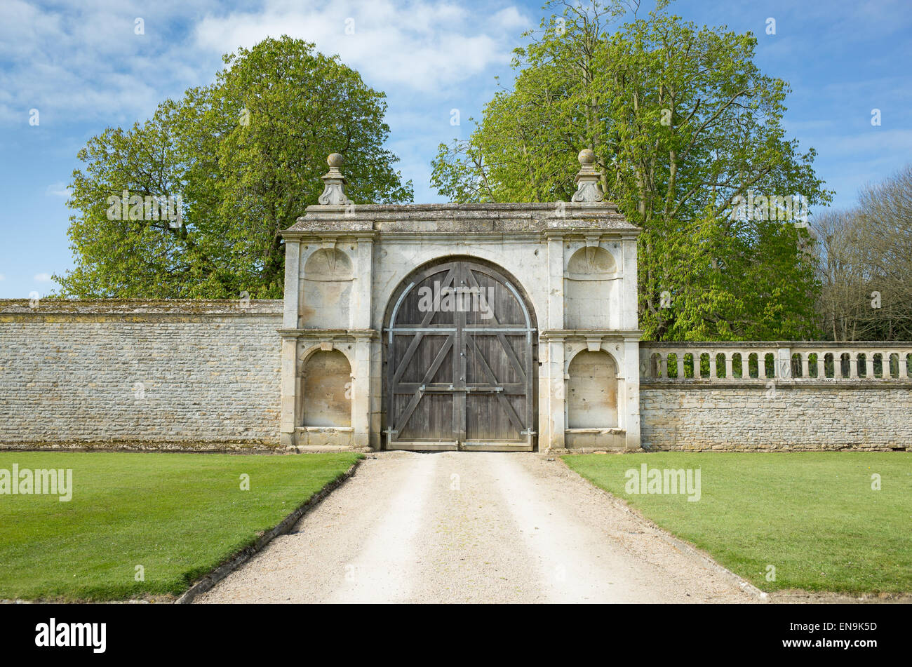 Main gateway to Kirby hall, a mansion just outside Corby, England ...