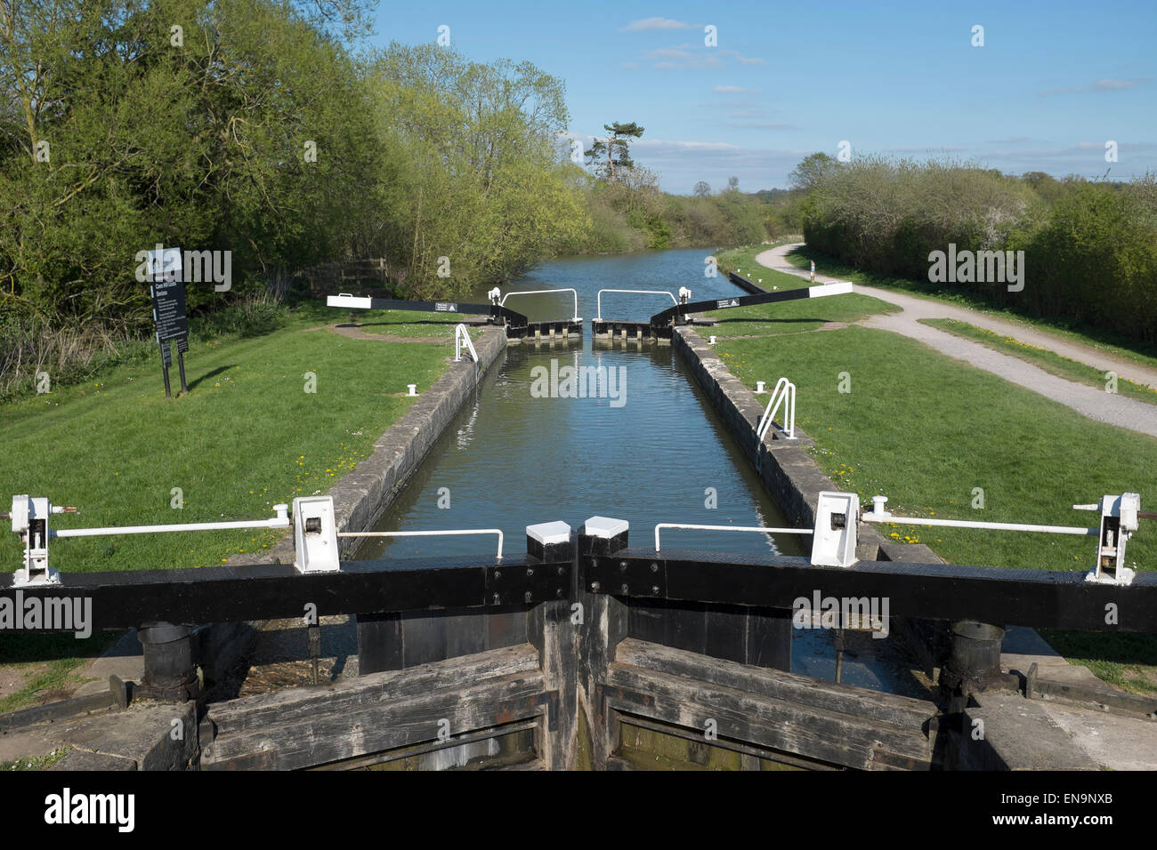 Lock gates at the top of Caen Hill Locks Devizes Stock Photo - Alamy