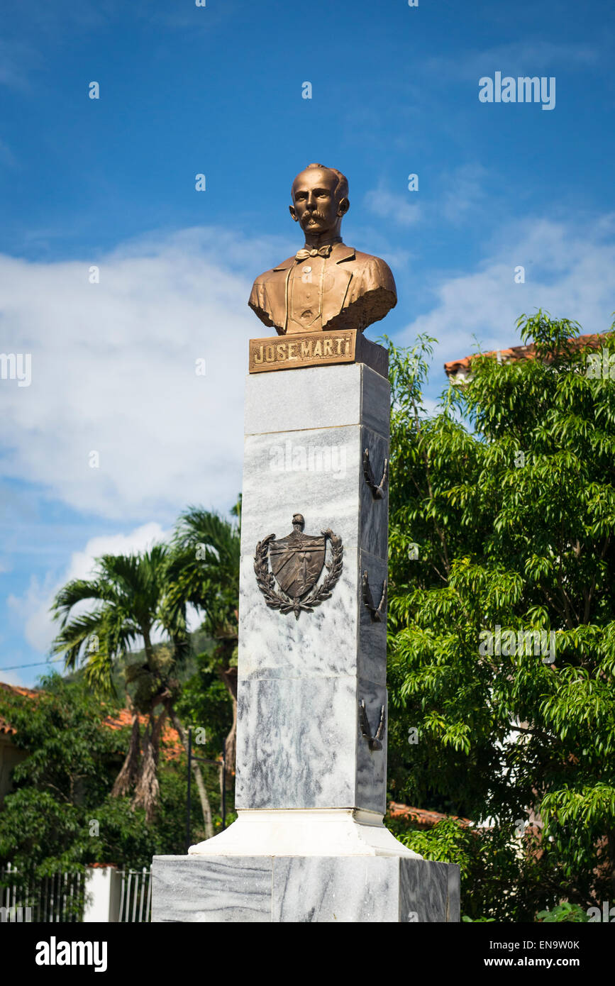 Cuba Vinales town centre center Parque Marti bronze bust sculpture ...