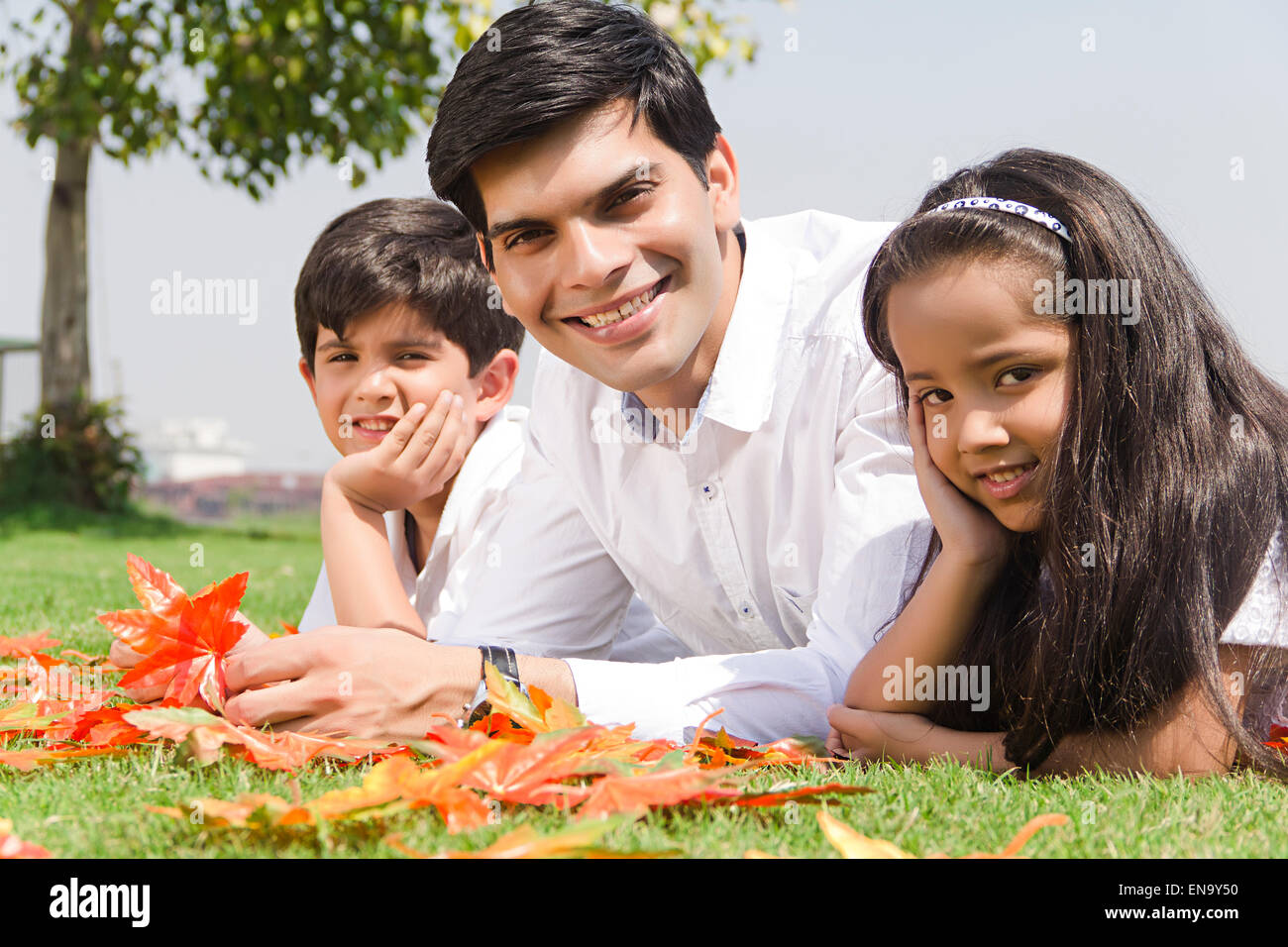 Father with kids hi-res stock photography and images - Alamy