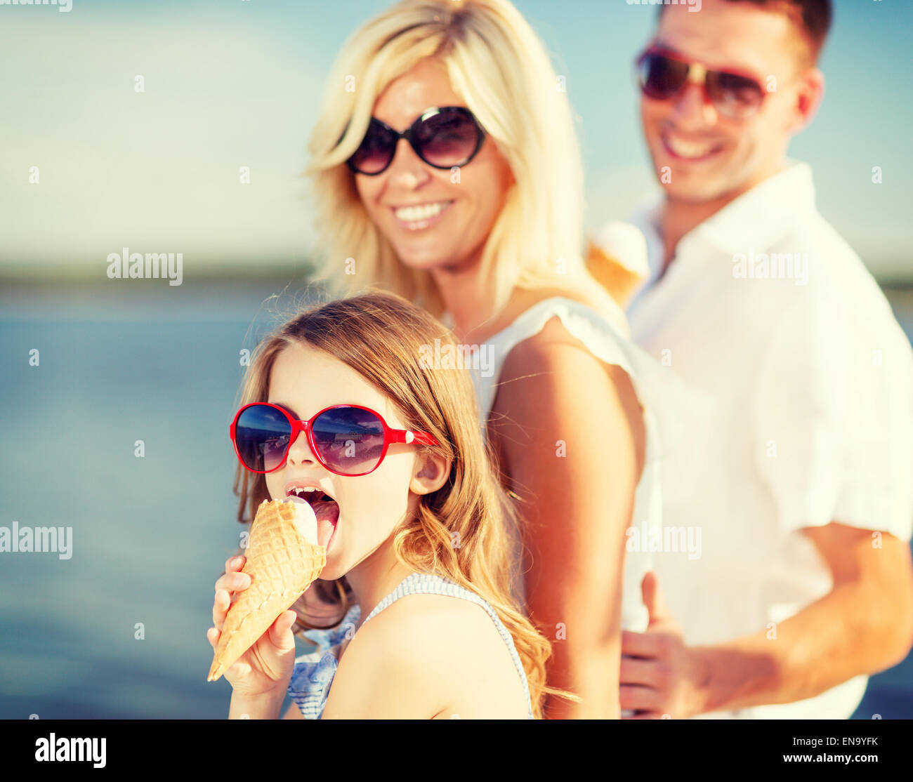 happy family eating ice cream Stock Photo - Alamy happy family eating ice cream Stock Photo - Alamy