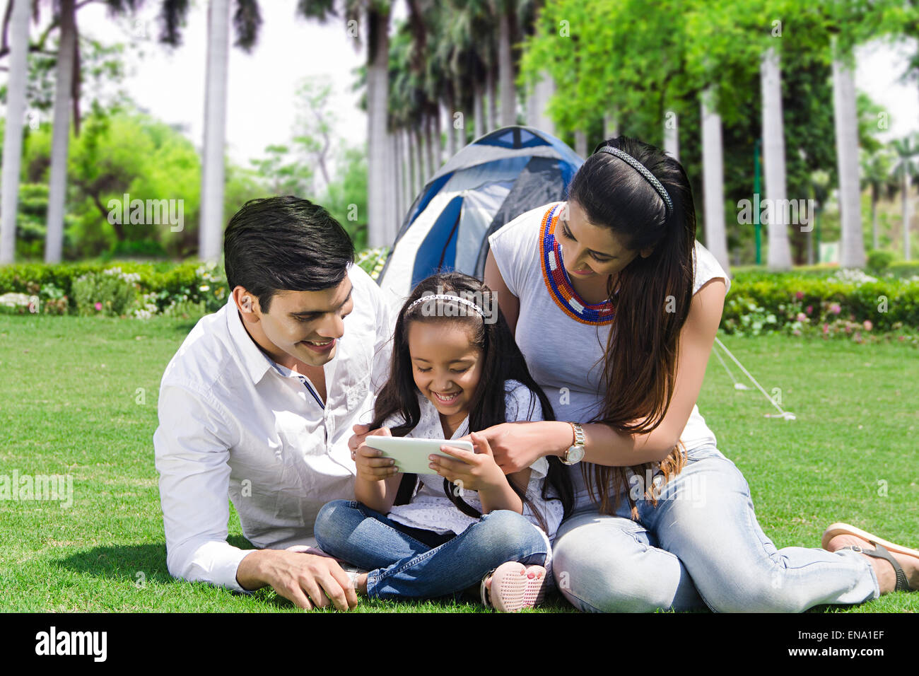 Two kids playing video games hi-res stock photography and images - Alamy
