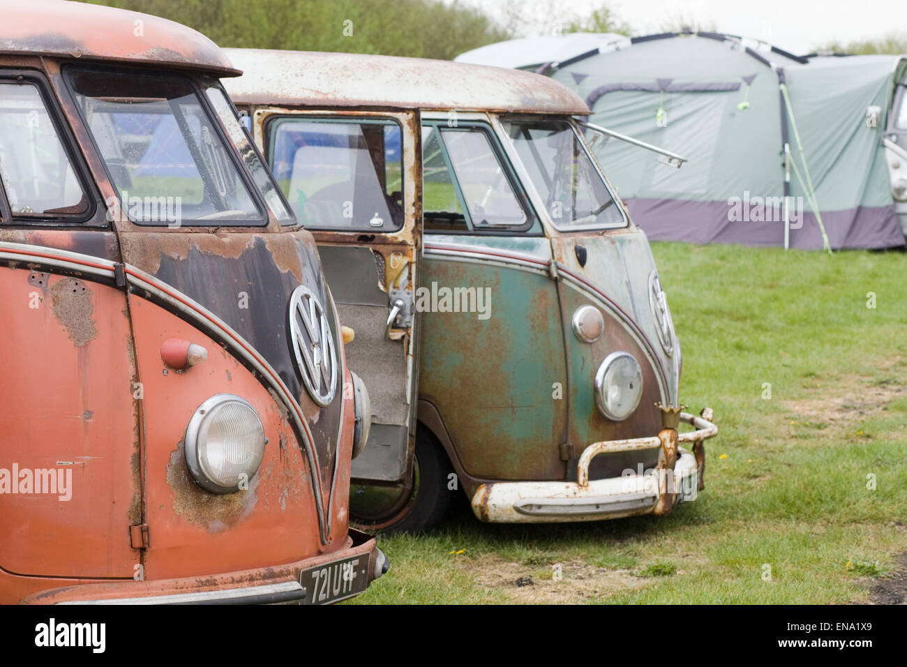 VW Split Screen Volkswagen camper vans at a VW show Stock Photo - Alamy