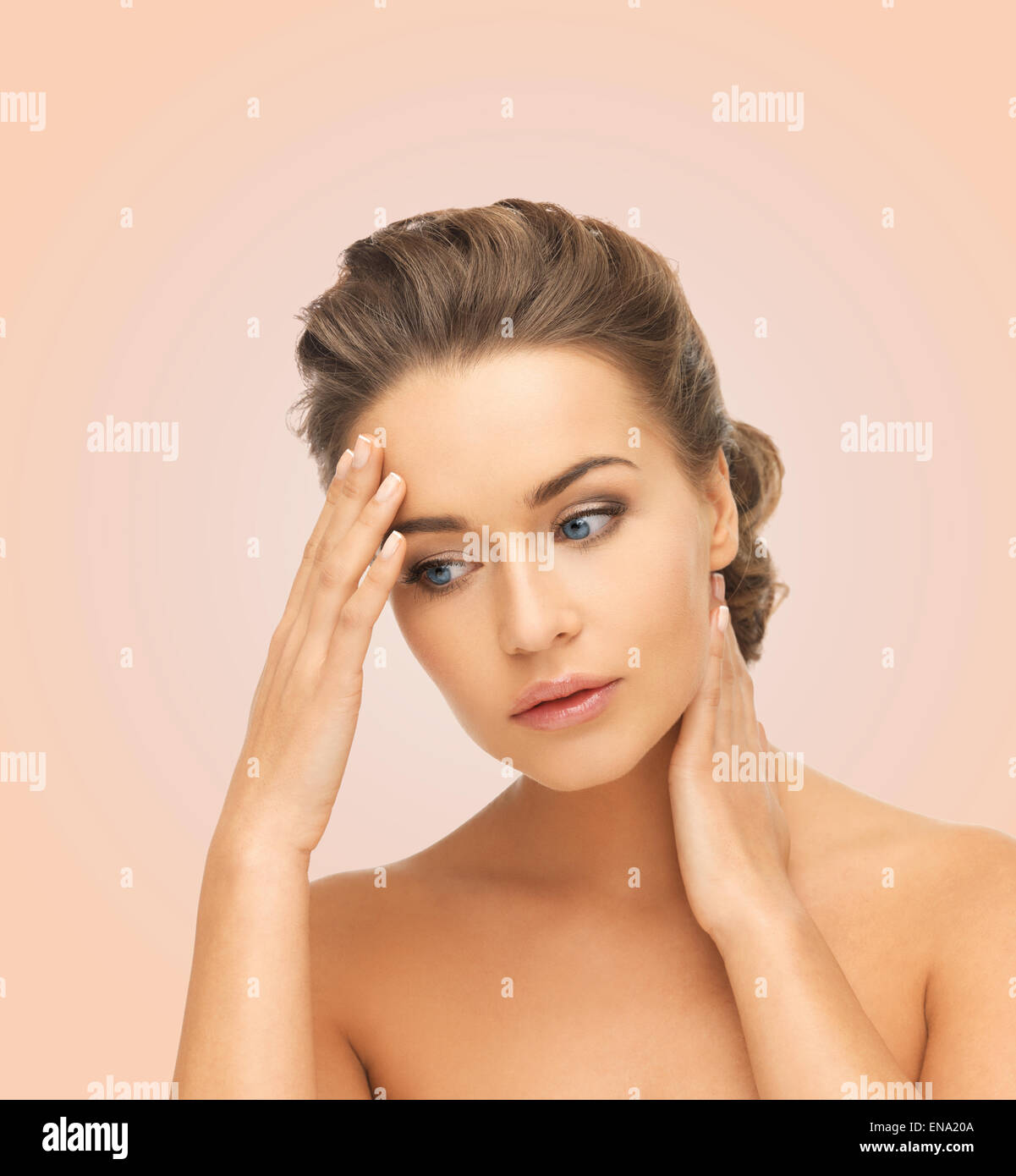 woman holding hands on her neck and forehead Stock Photo - Alamy