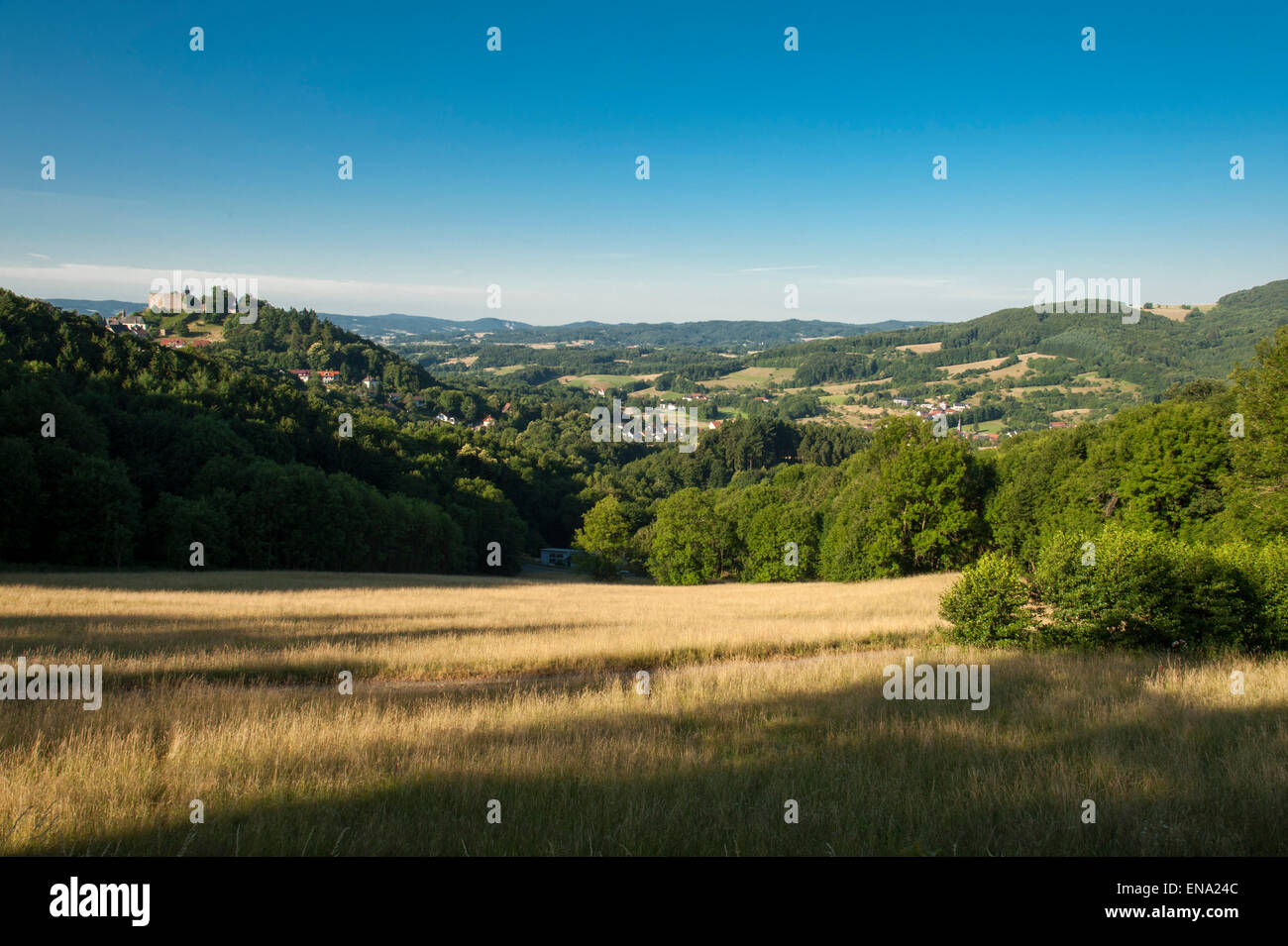 Landschaft mit Burg Lindenfels, Lindenfels, Odenwald, Hessen ...