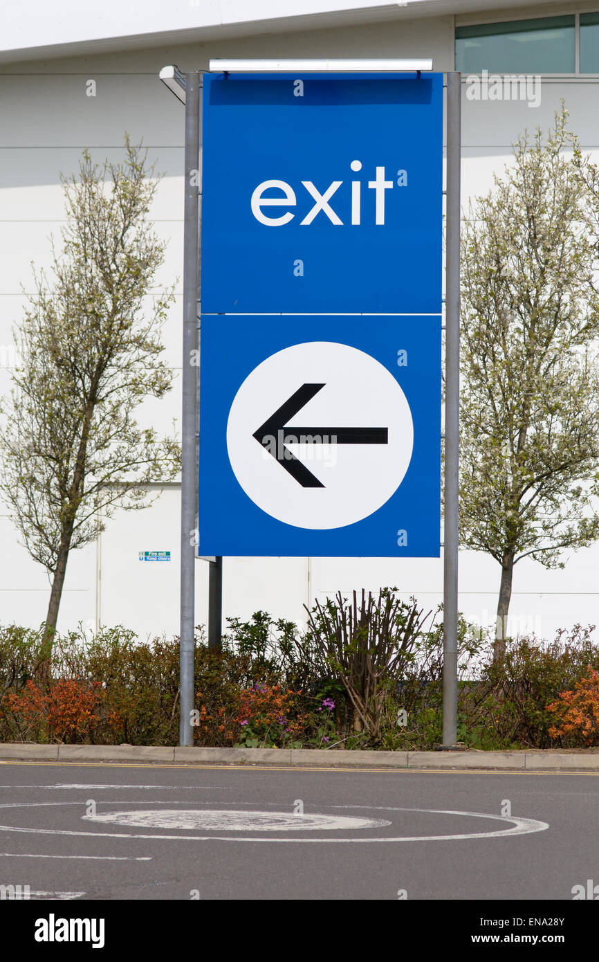 Exit sign with direction arrow from car park Stock Photo - Alamy
