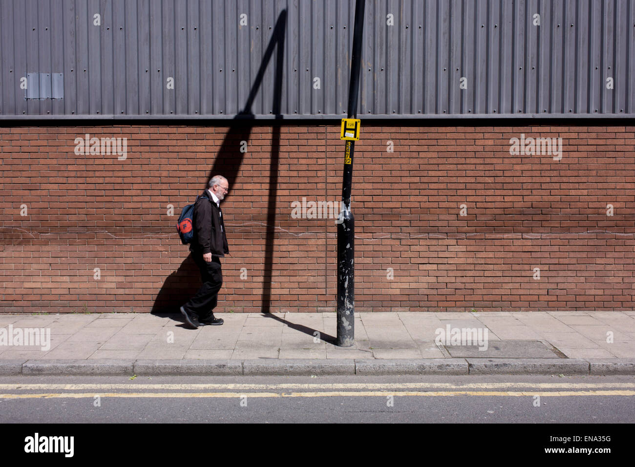 Leaning On Lamppost Stock Photos & Leaning On Lamppost Stock Images - Alamy