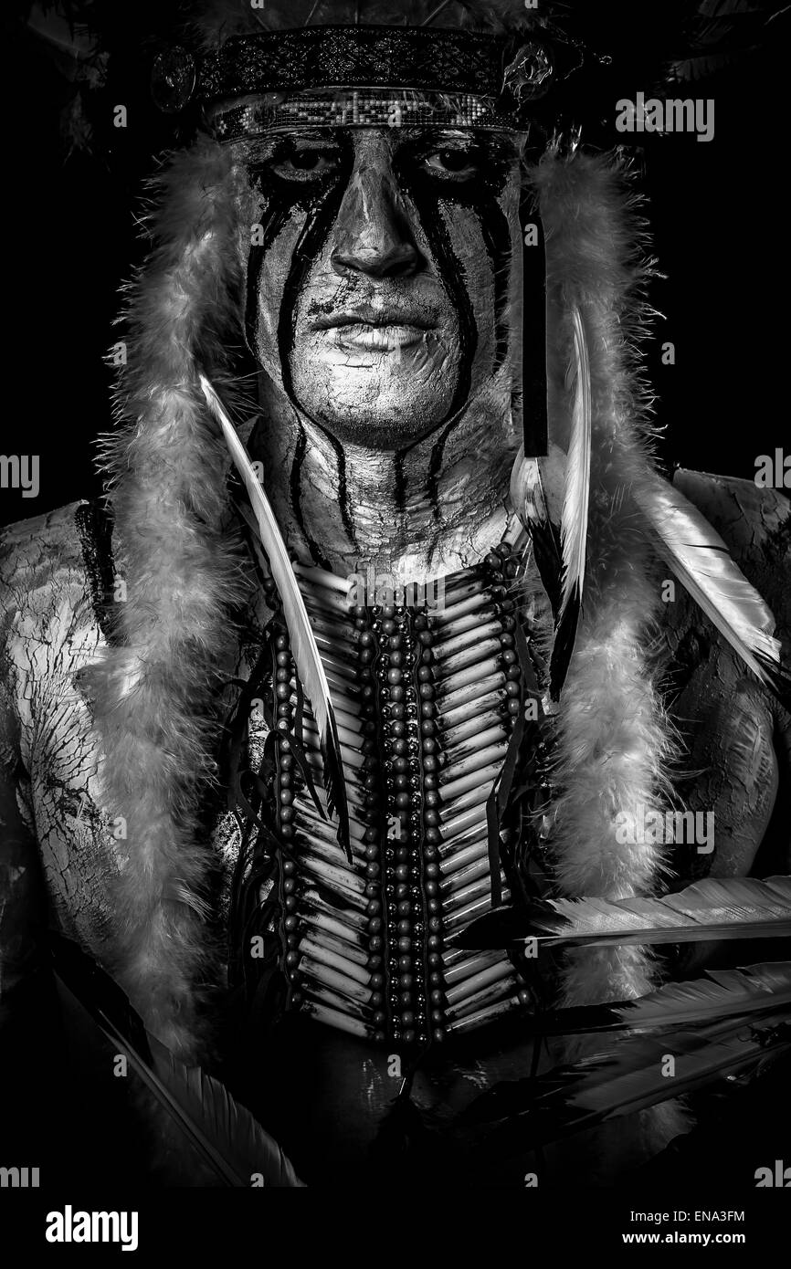 American indian chief big feather hi-res stock photography and images ...
