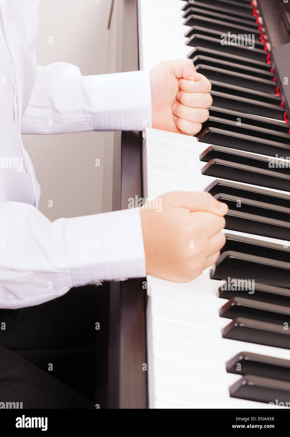 Piano player hitting keyboard hi-res stock photography and images - Alamy
