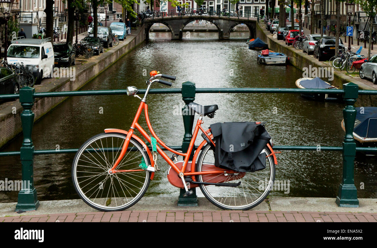 Bike chained to railings on a bridge over a canal in Amsterdam Stock ...
