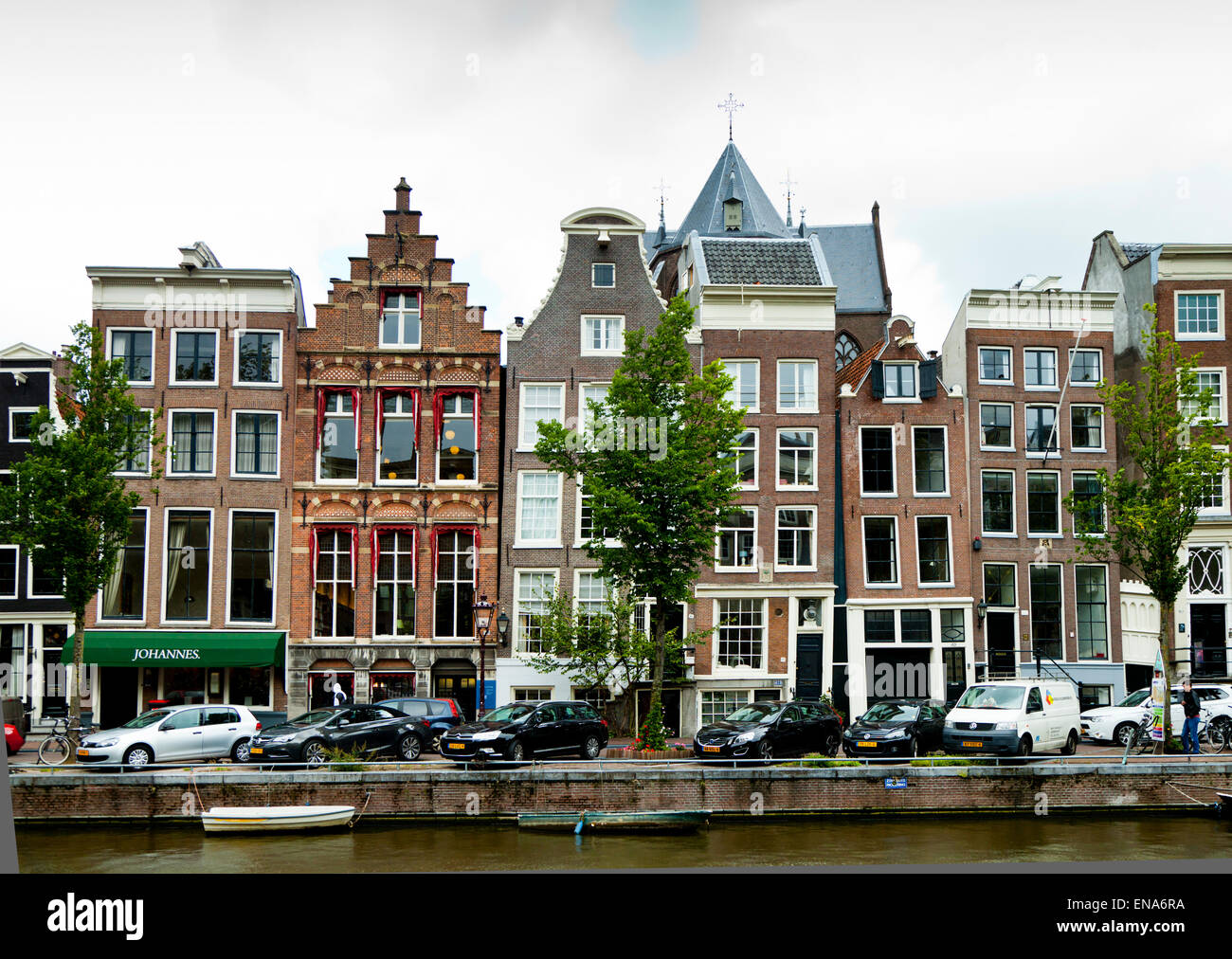 Buildings and houses alongside a canal in Amsterdam Stock Photo - Alamy