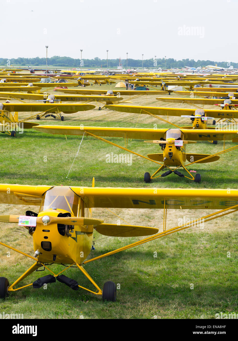 Piper j 3 cub hi-res stock photography and images - Alamy