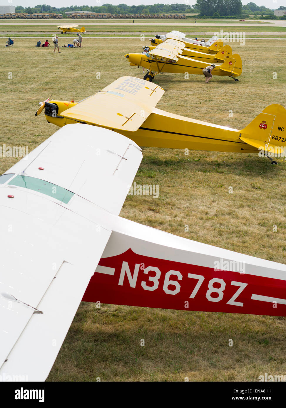 Piper j 3 cub hi-res stock photography and images - Alamy