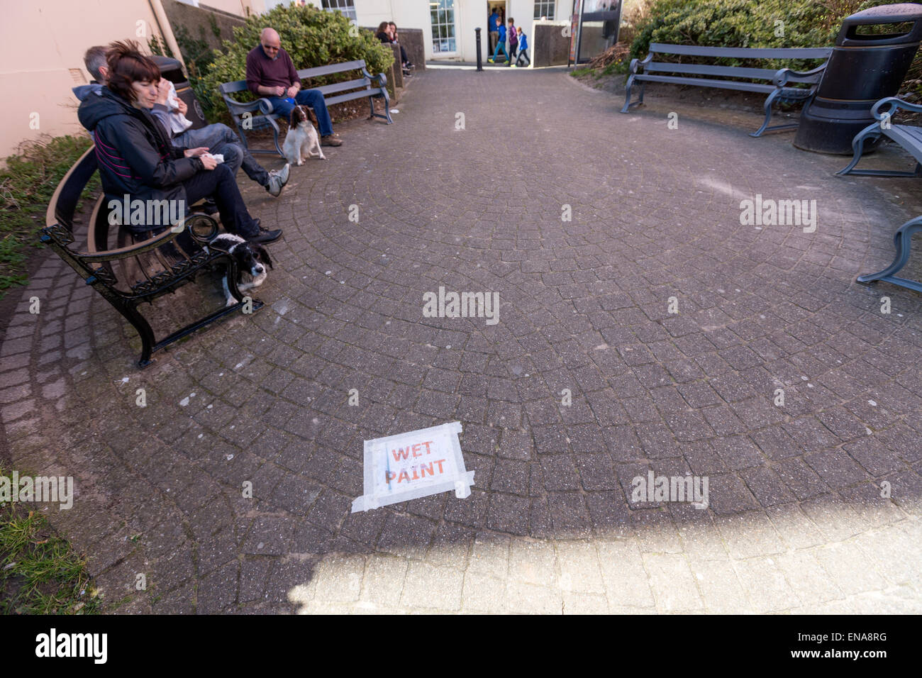 Wet paint sign note people bank hi-res stock photography and images - Alamy