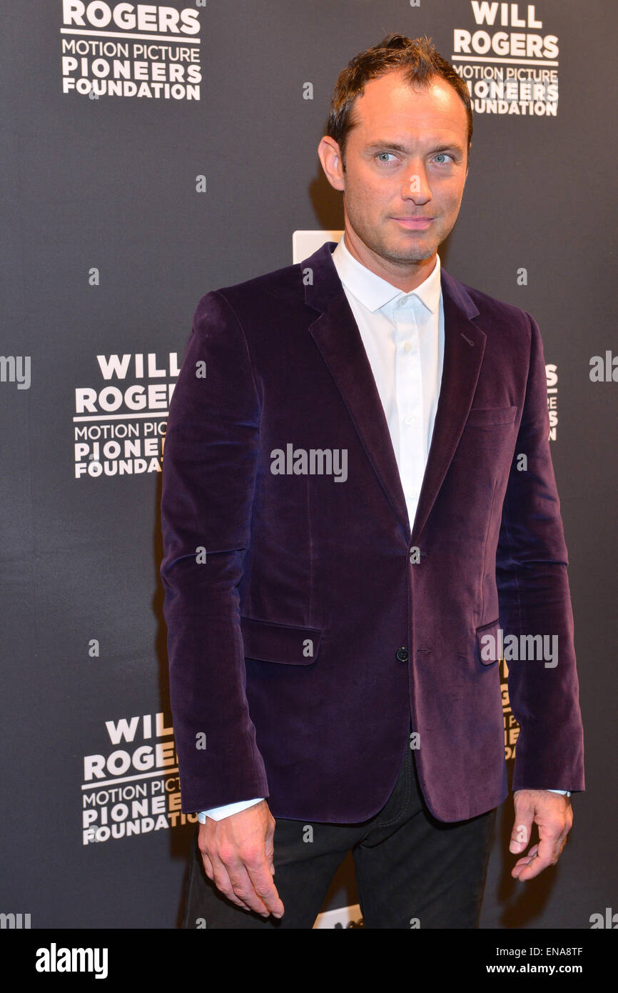 Actor Jude Law attends the Pioneer Dinner during 2015 CinemaCon at ...